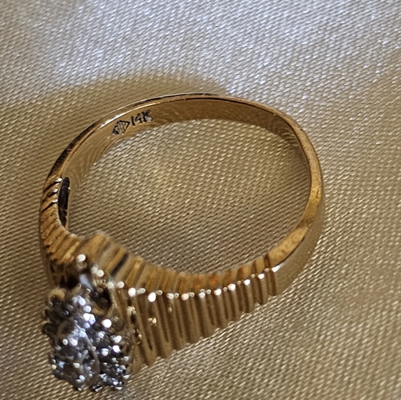 Vintage | Jewelry | Vintage Ribbed Diamond Cluster Ring | Poshmark